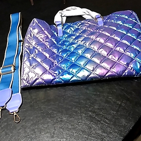 unknown | Bags | Metallic Puffer Look Handbag With Shoulder Strap Never ...
